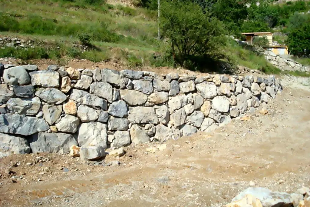 Enrochement de talus : le guide complet - Conseils d'experts