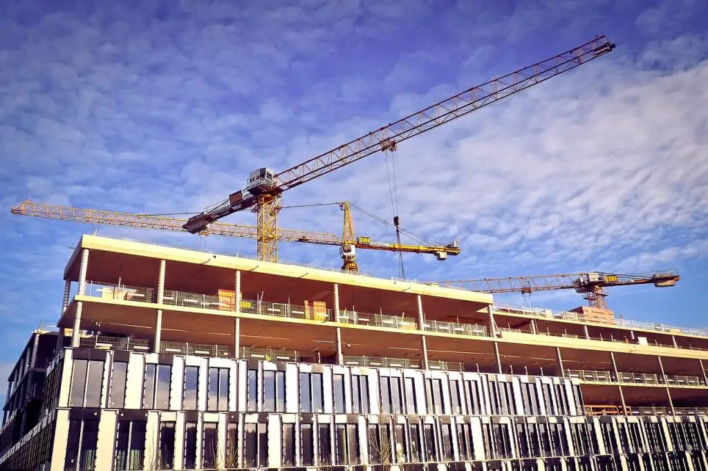 Ajouter un étage à un immeuble en copropriété : guide et conseils